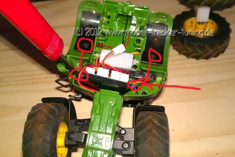 Einbau Fahrerfigur John Deere 8345R – Modell-Trecker-Tuning.de
